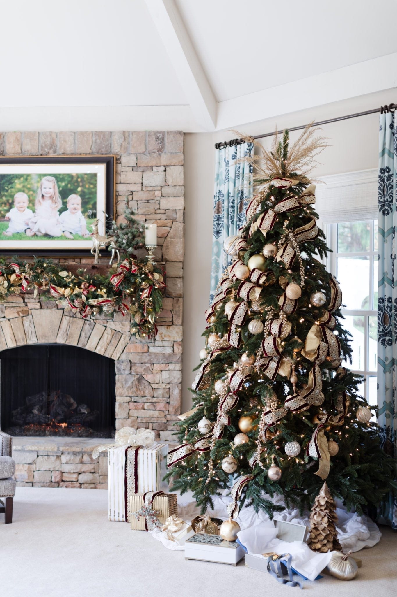 Burgundy and Gold Christmas Tree Ideas for a Classy Jolly Christmas ...
