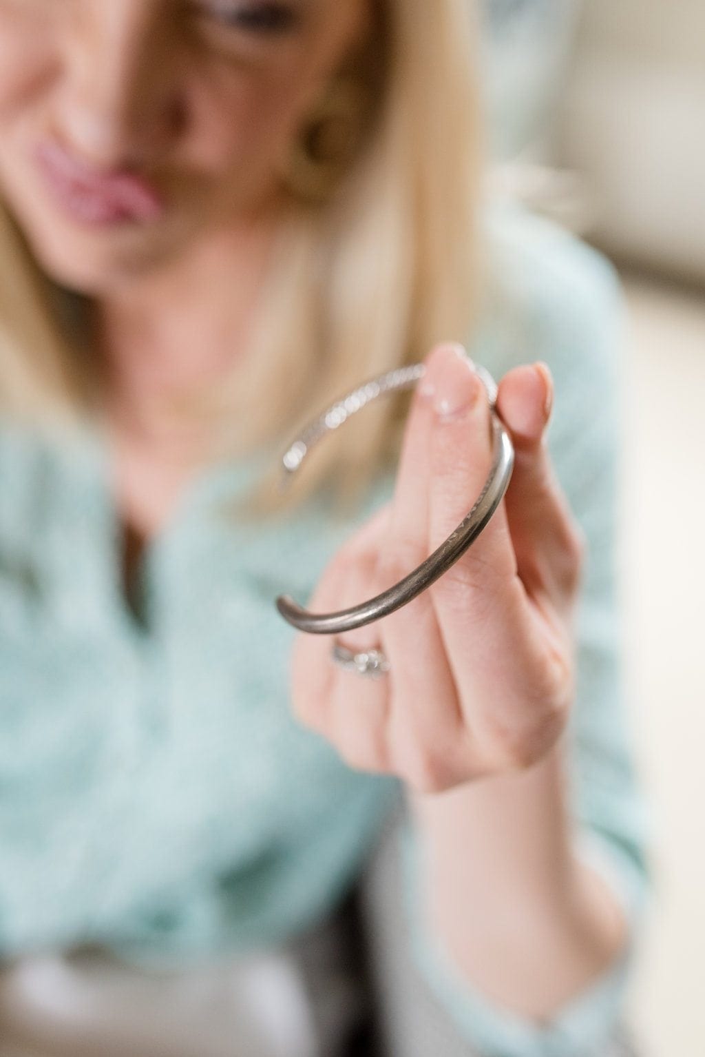 How to clean Sterling Silver Jewelry with Connoisseurs Jewelry Cleaner How to clean Sterling Silver Jewelry with Connoisseurs Jewelry Cleaner