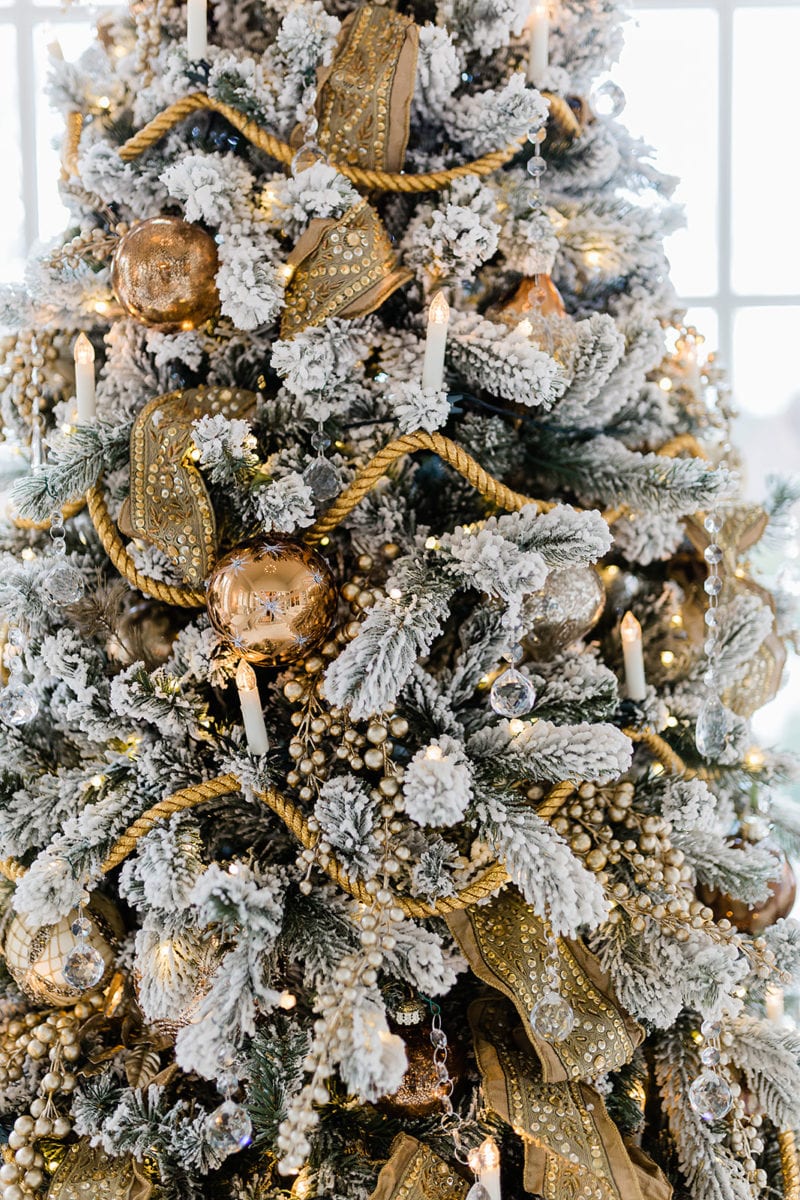 6 Ideas for How to Decorate a Flocked Christmas Tree | BlueGrayGal