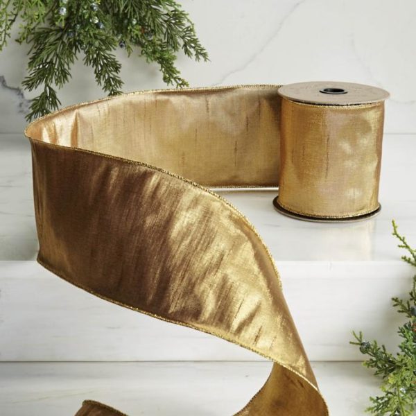 6 Ideas for How to Decorate a Flocked Christmas Tree | BlueGrayGal